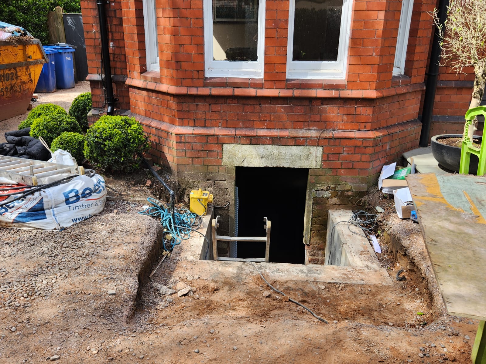 Elmwood Road Lymm Basement screed using Retanol screed over damp proof ...