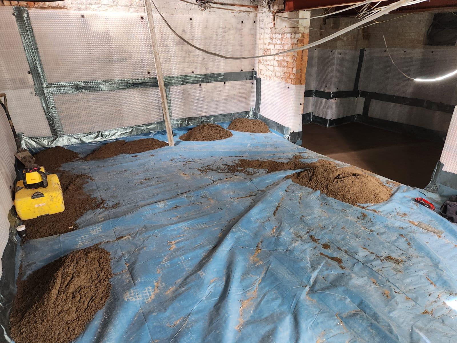 Elmwood Road Lymm Basement screed using Retanol screed over damp proof ...